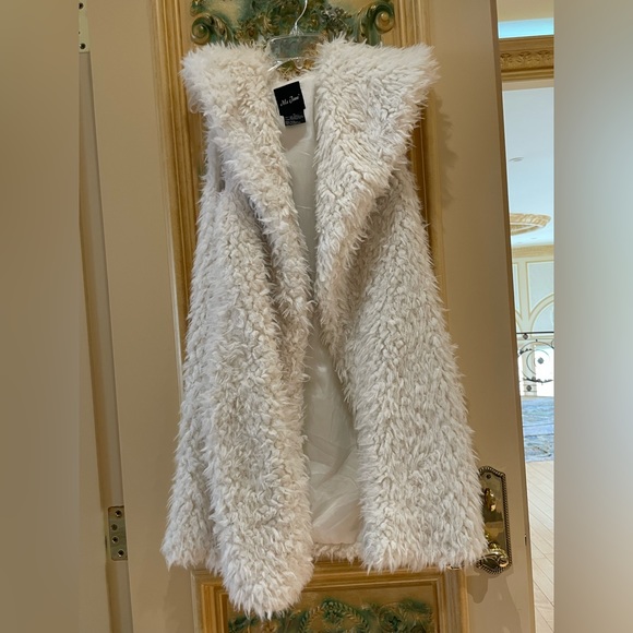 Me Jane | Jackets & Coats | Soft Fluffy Vest | Poshmark